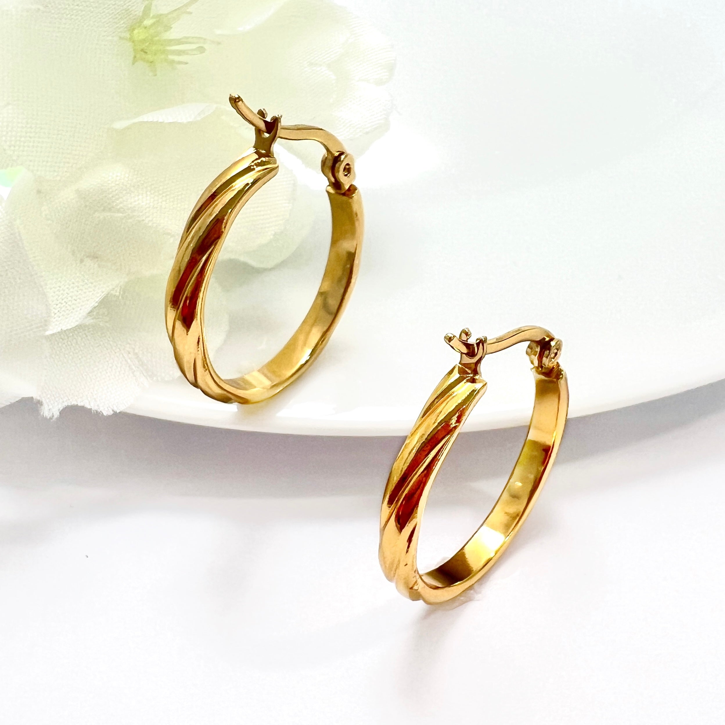 Argollas de Acero Inoxidable Doradas Redondas en diferentes tamaños ...